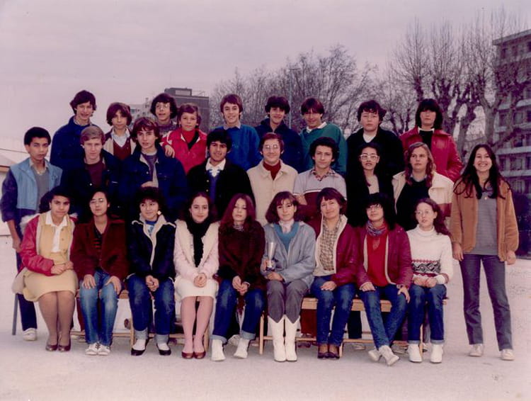 Photo de classe 4ème2 de 1981, COLLEGE LA RODE - Copains d'avant