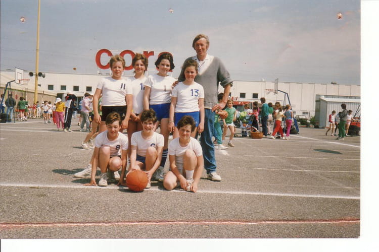 Photo de classe Tournoi de CORA de 1987, CSM BASKET - Copains d'avant