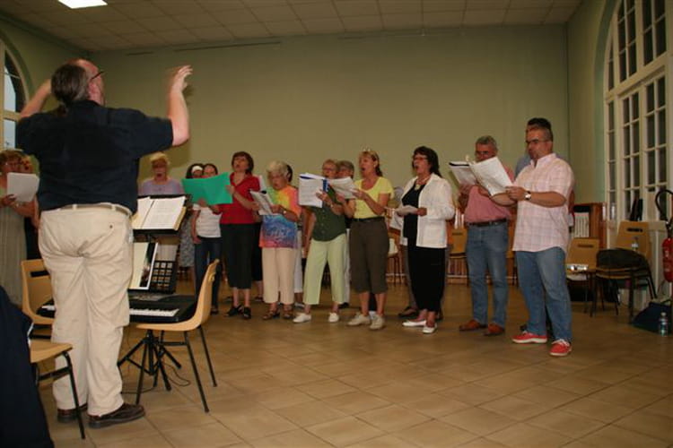 Photo de classe CONCERT AIX EN OTHE de 2008, Chorale "les Choristes En ...