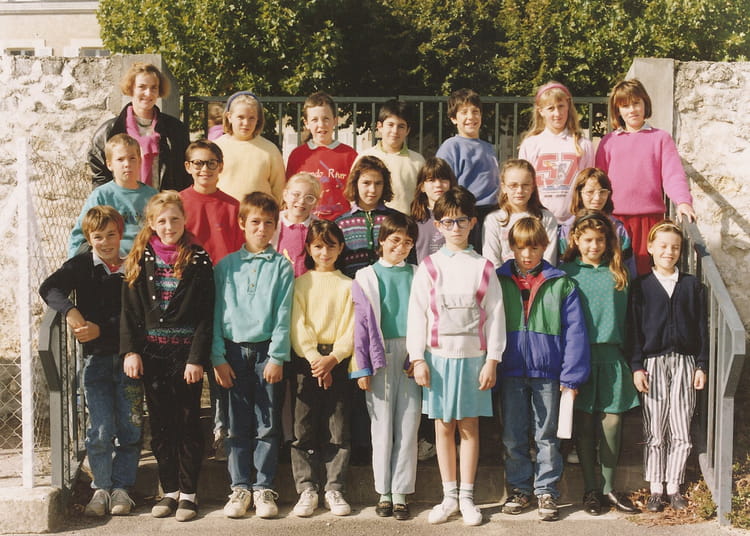 Photo de classe CM1 - CM2 de 1990, Ecole Ville Haute (Montmorillon ...