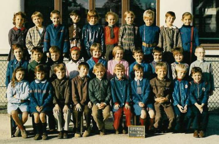 Photo de classe CE2 de 1971, Ecole Victor Hugo (Epinal) - Copains d'avant