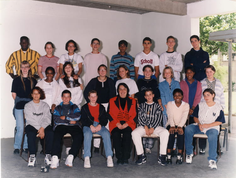Photo de classe 3ème 2 de 1996, Collège André Doucet - Copains d'avant